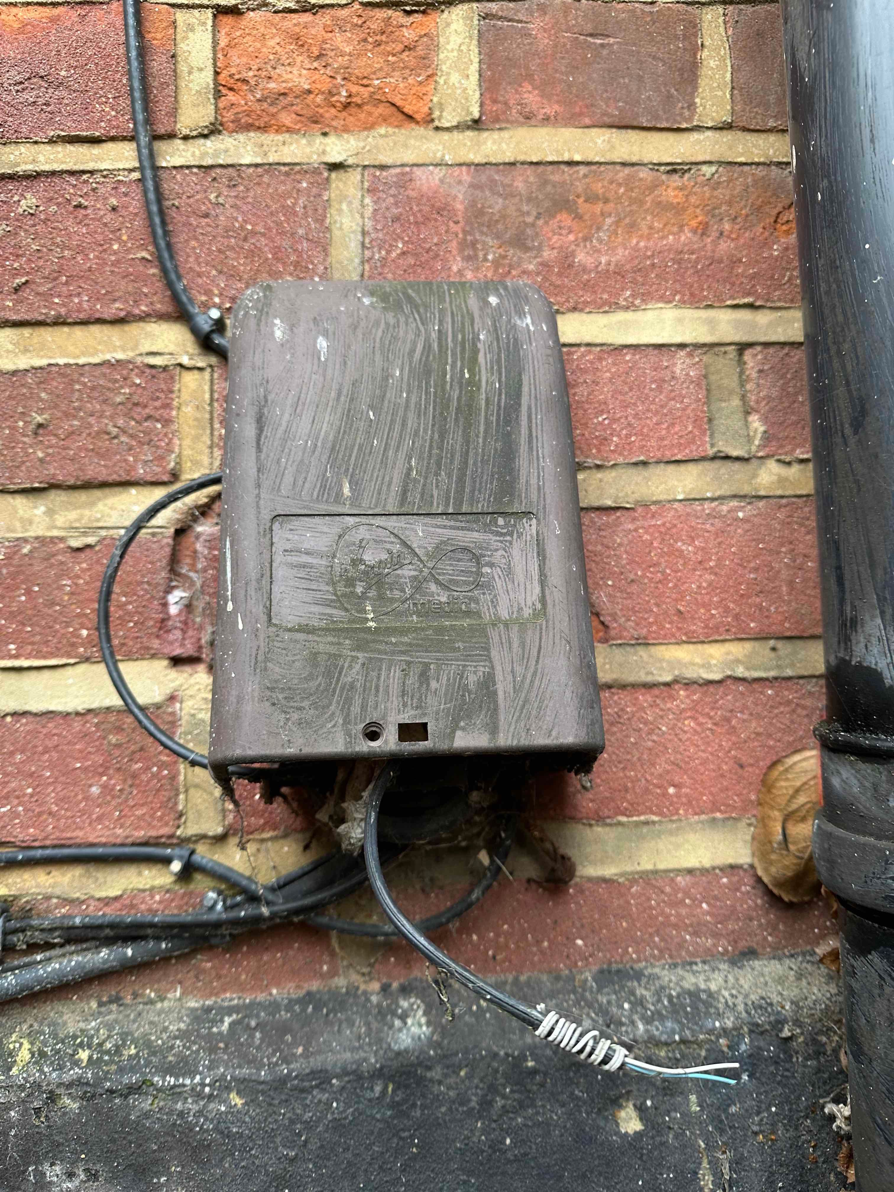 Installation issue - Virgin coax cables don't fit the hub | Virgin ...