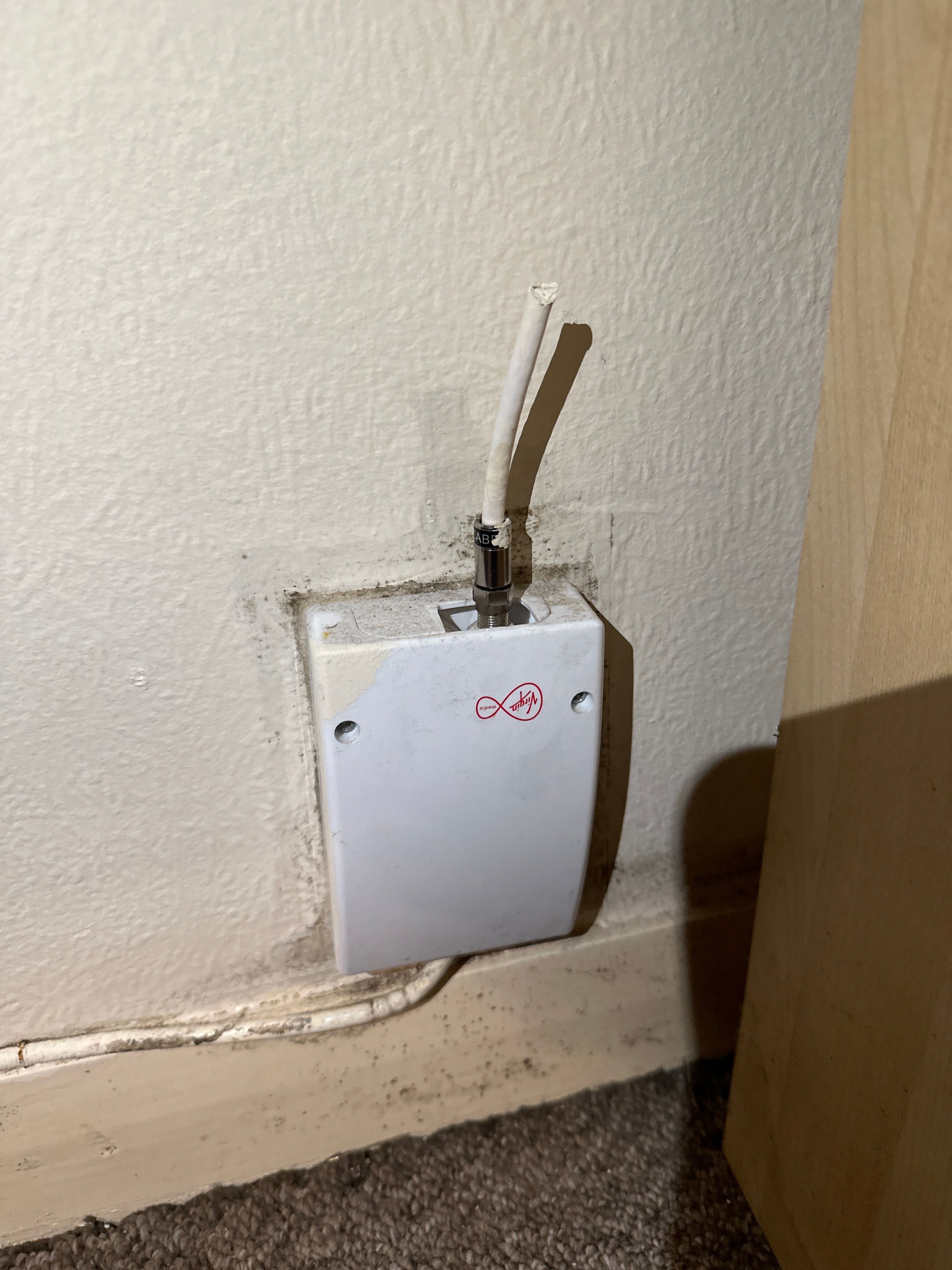 unable to plug into wall socket | Virgin Media Community - 5506559