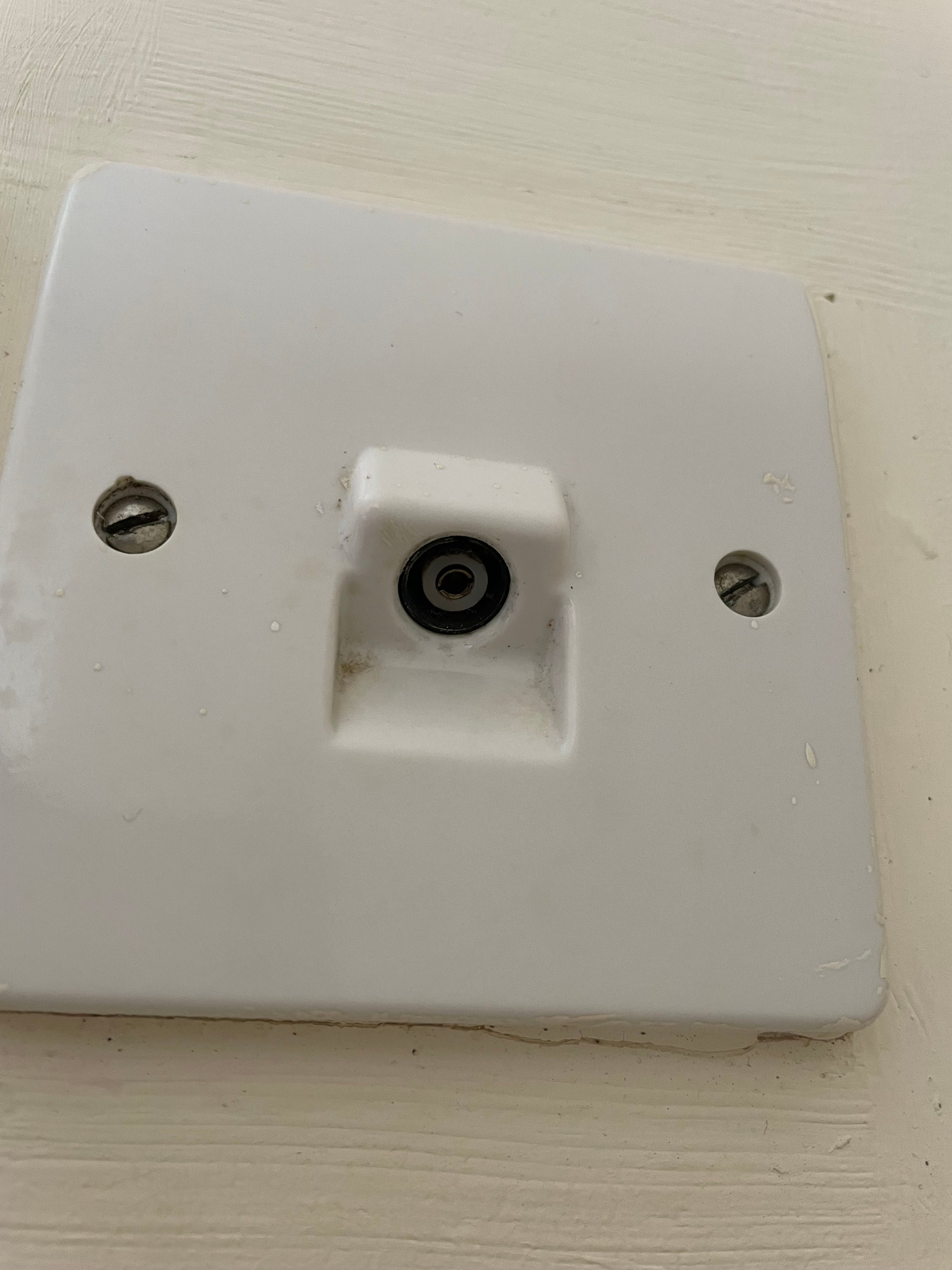 Broadband cable and wall socket | Virgin Media Community - 5525923