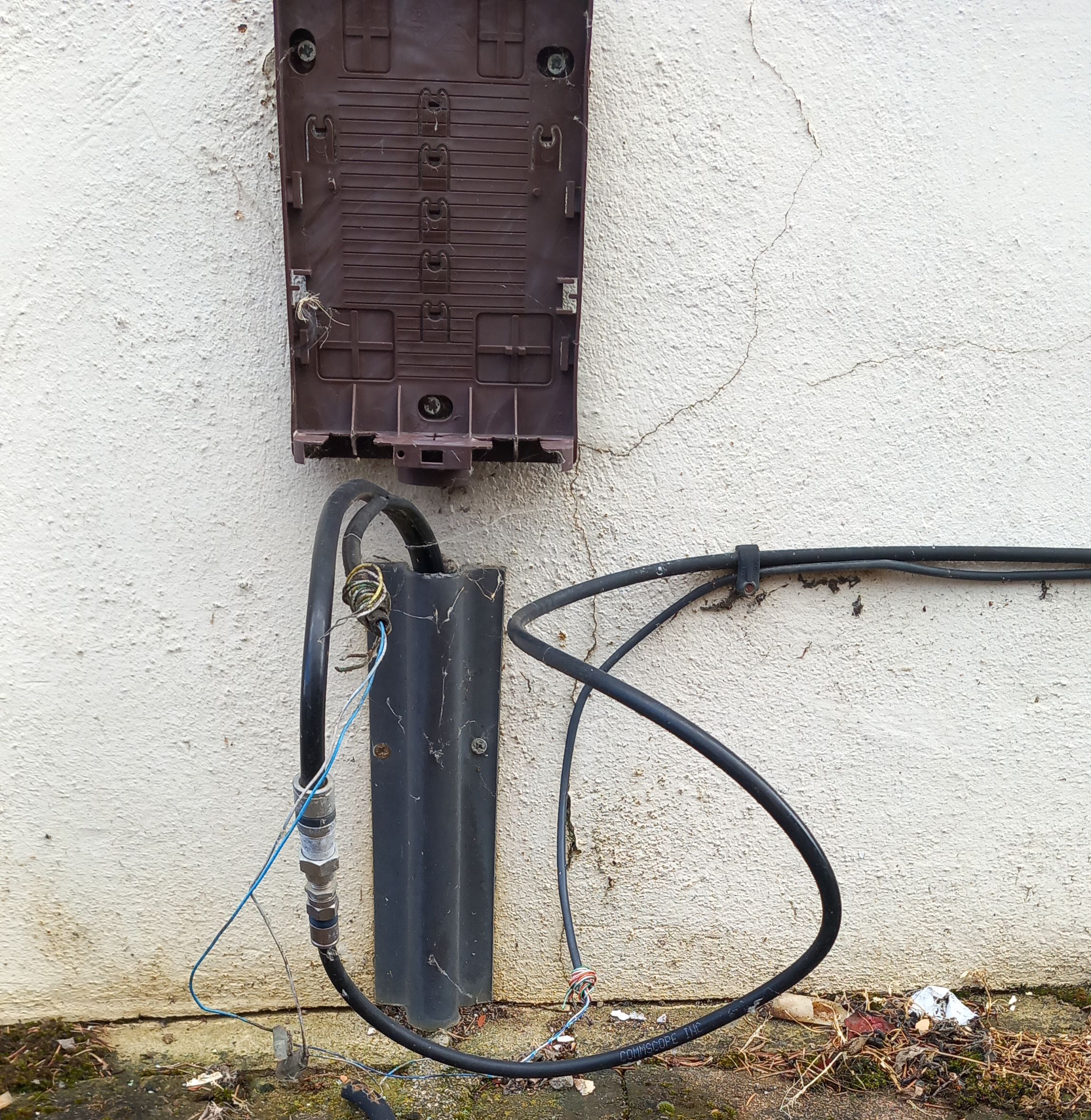 Damaged outdoor junction box and cables | Virgin Media Community - 5531002