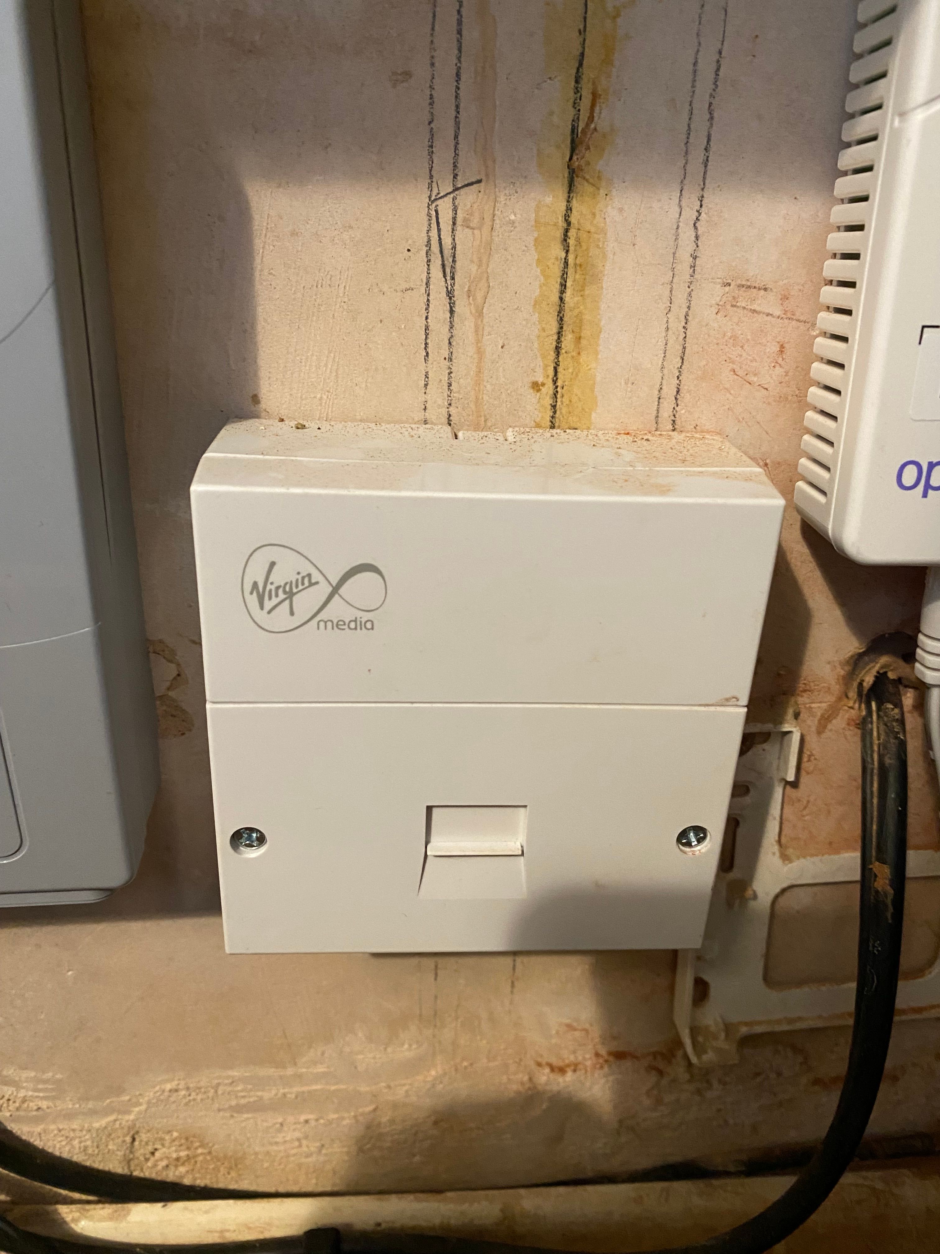 Set up fail, no wall socket available | Virgin Media Community - 5544303