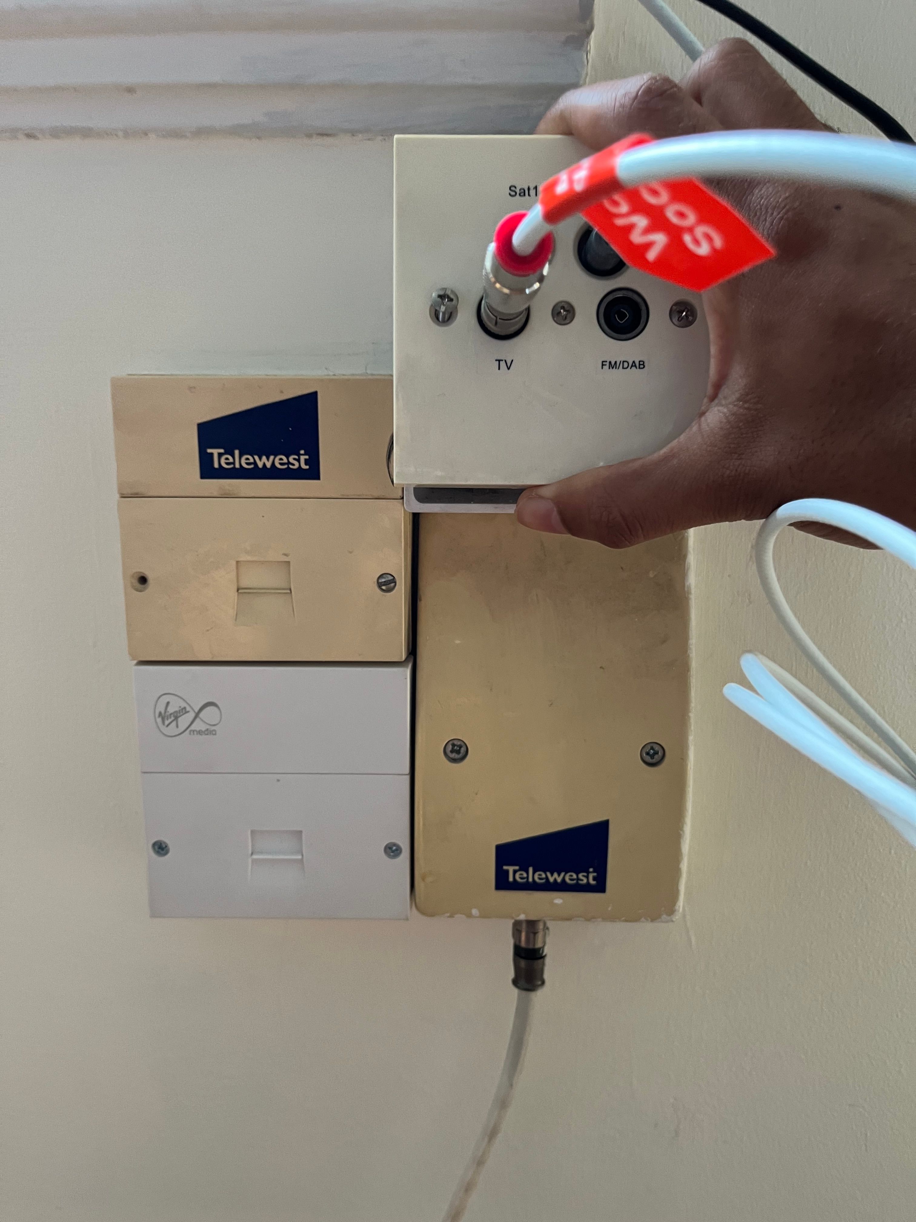 Wrong socket on virgin media box? | Virgin Media Community - 5561299